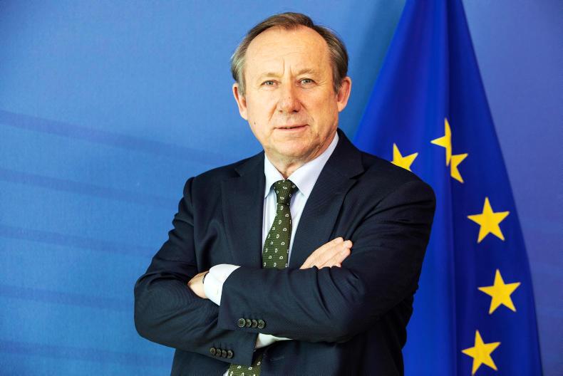 The Big Dealer: Hogan's hat in the ring - Premium