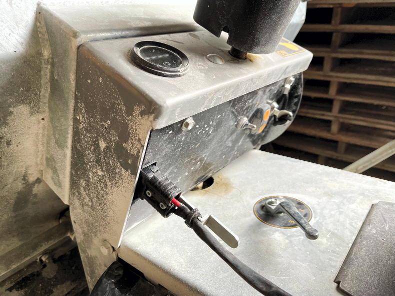 Watch: head-to-head - diesel v electric cubicle sweepers - Premium