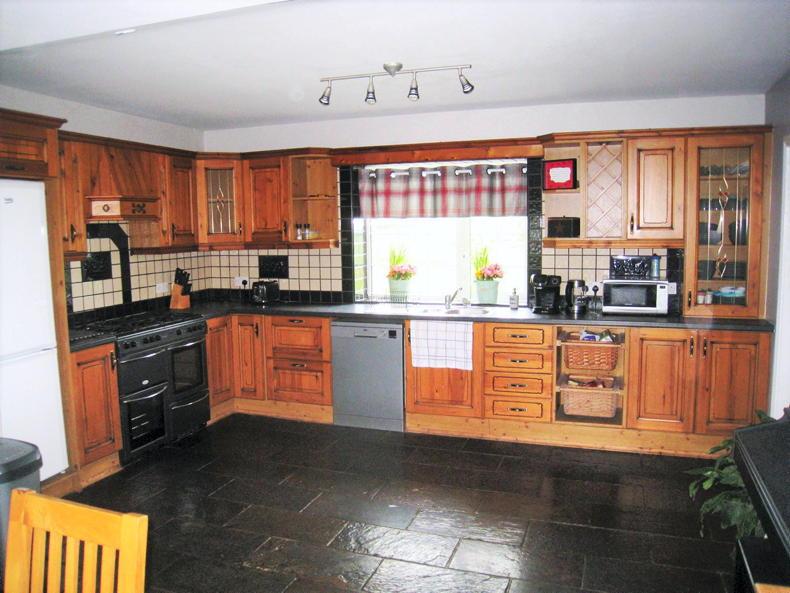 Longford farm with nice farmhouse - Free