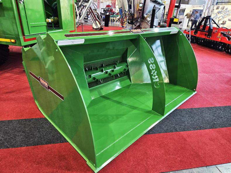 Agritechnica 2023: Cross launches beet-chopping bucket range - Free